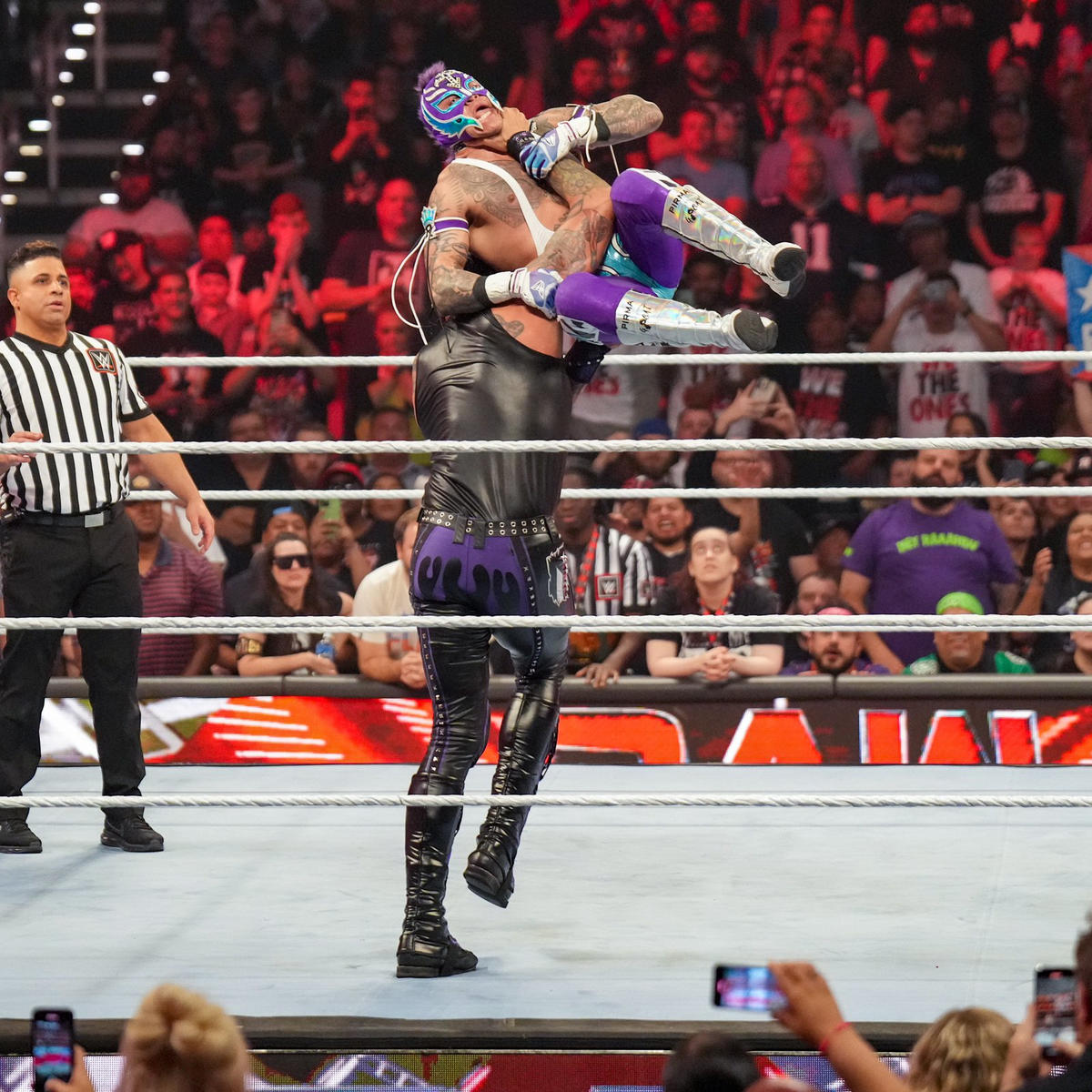 WWE RAW Results: Seth Rollins vs Solo Sikoa Ends in a Brawl, Cody ...