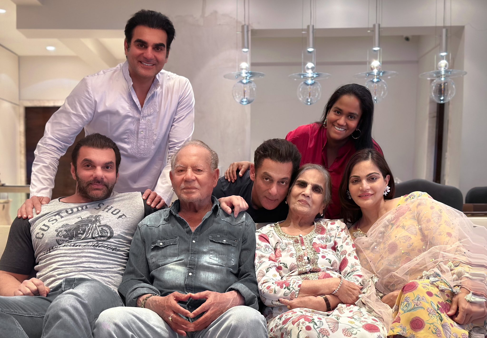 Salman Khan's Picture-perfect Moments with Arbaaz, Sohail, Aayush, and ...
