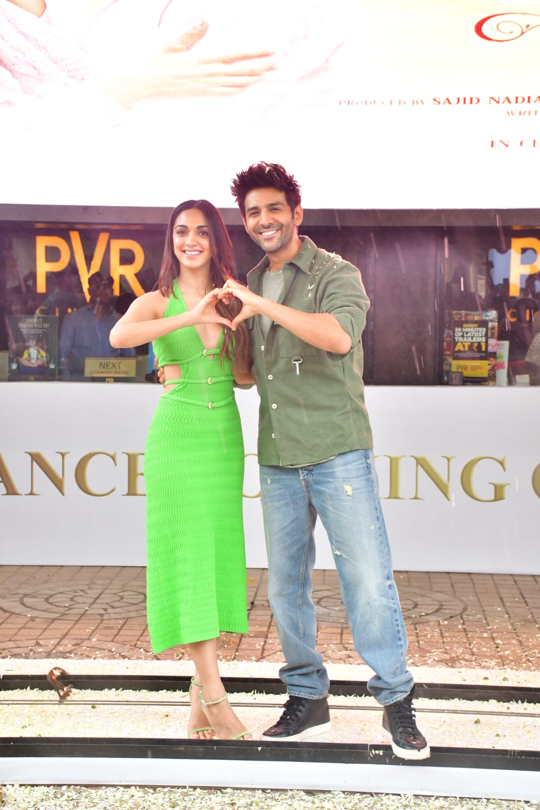 Kiara Advani, Kartik Aaryan, Malaika Arora, Aditya Roy Kapur, Sunny Leone Among Celebrities ...