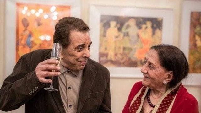 Dharmendra, 1st Wife Prakash Kaur Share Hearty Moment Together In Rare ...