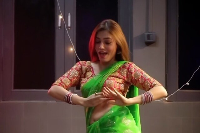 Woman's Captivating Performance On Genda Phool Will Make You Smile - News18