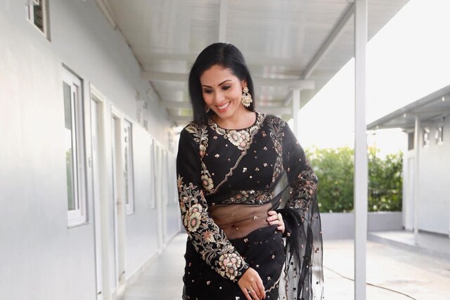 Telugu Actress Sadaa Breaks The Internet With Her All-Black Desi Look ...