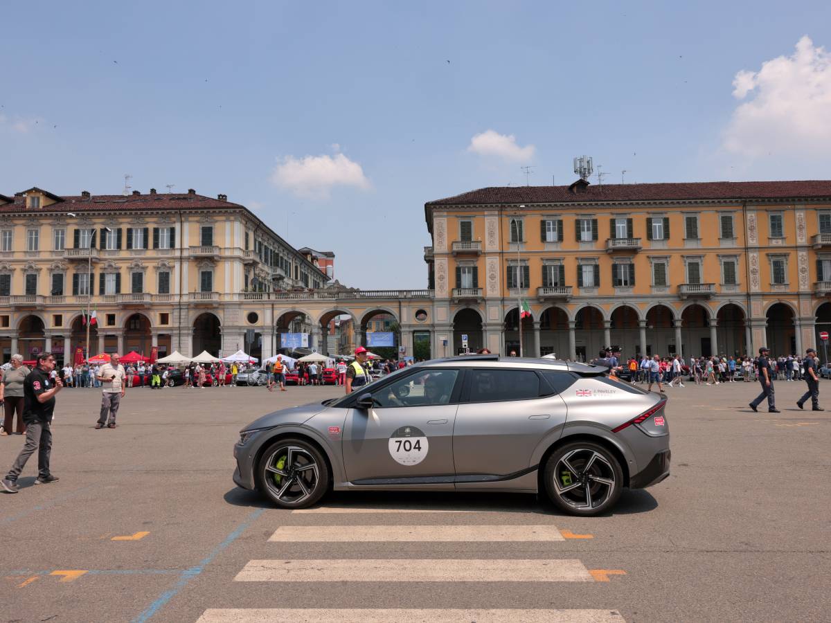 Kia EV6 GT in Pics: See Design, Features, Interior and More - News18