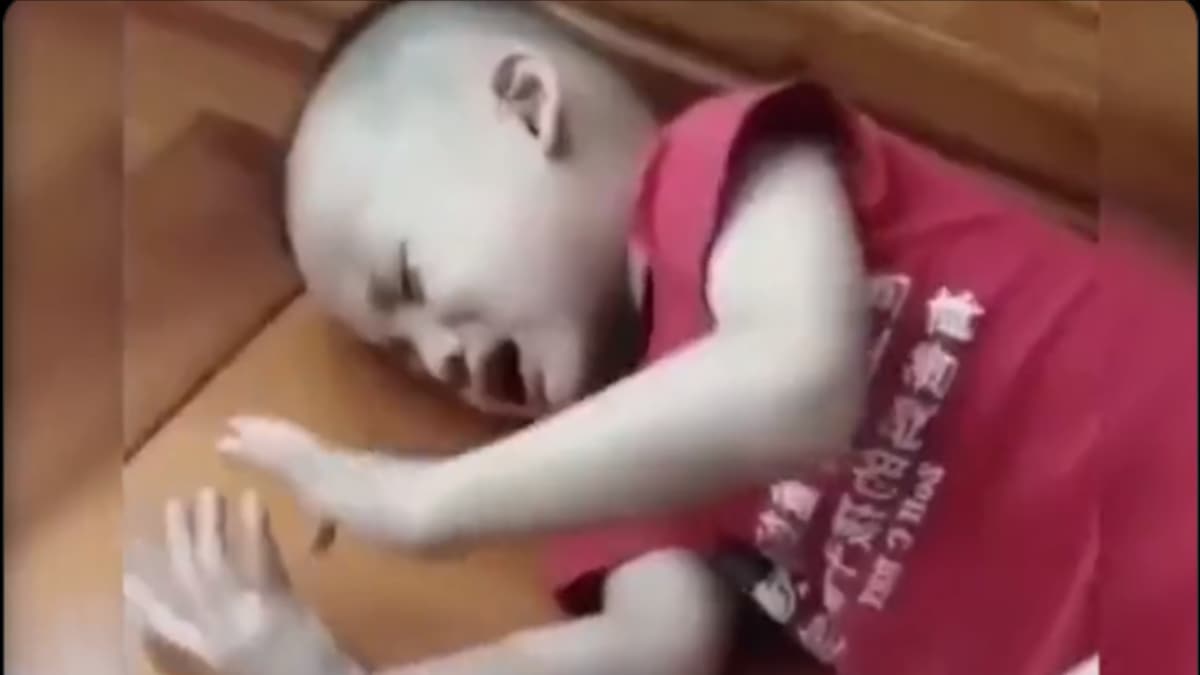 Video Of A Kid Scrolling Videos In Sleep Goes Viral, Netizens Call It ...