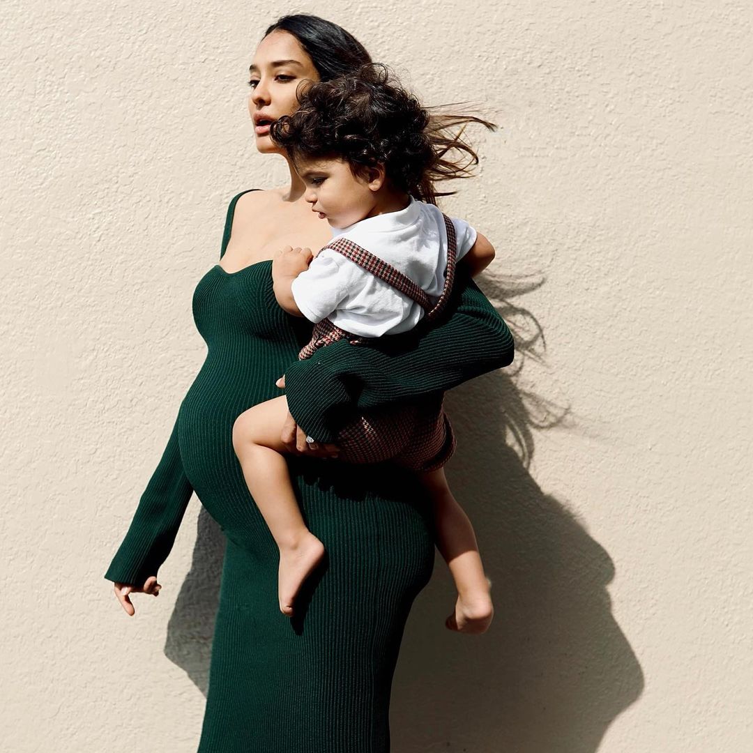 Happy Birthday Lisa Haydon: 10 Picture-perfect Family Moments of the ...