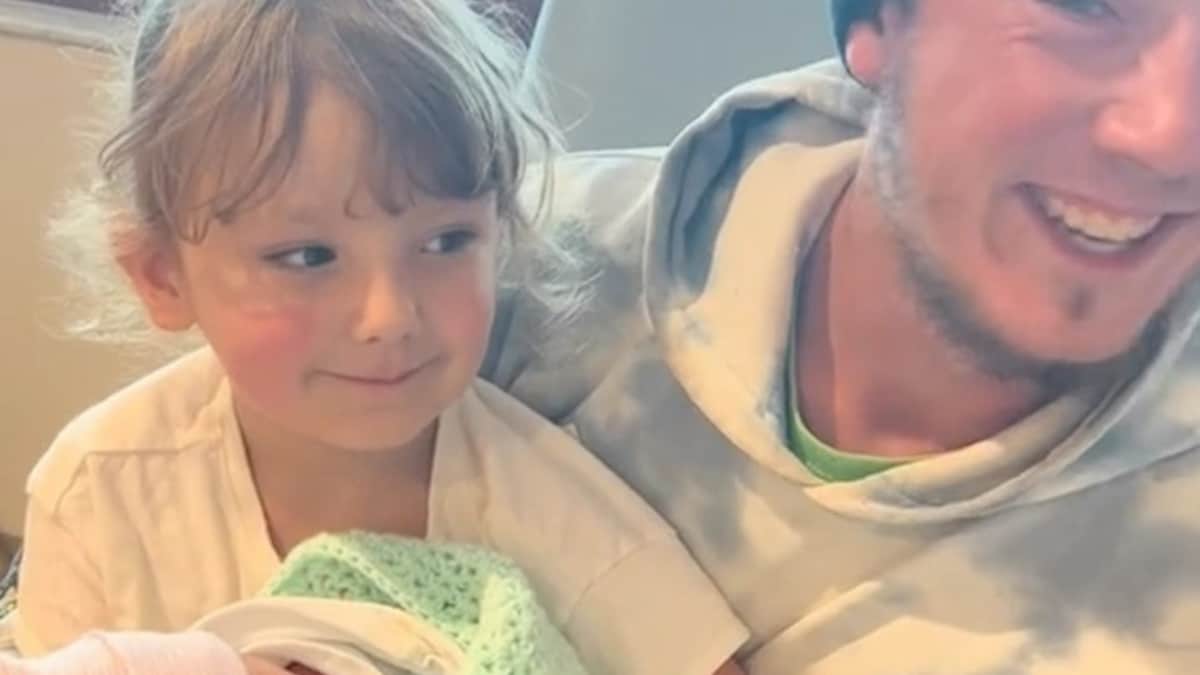 Little Girl’s First Meeting With Her Baby Brother Is Too Adorable To ...