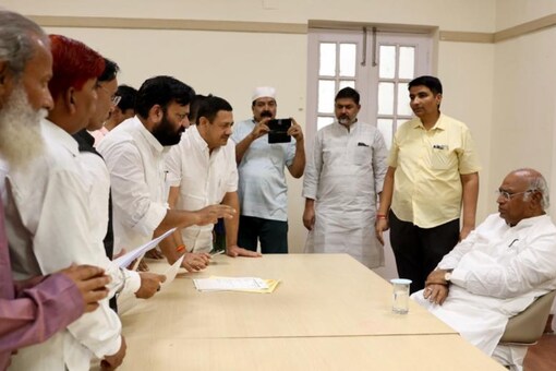 Kharge's Meet-&-Greet With Workers at the Congress HQ Shouldn't be a ...
