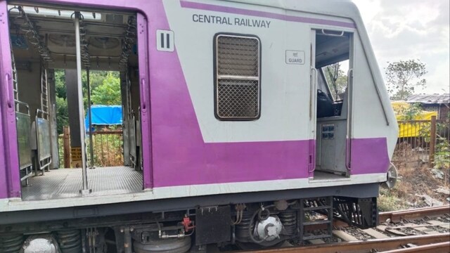 Mumbai: Empty Rake of EMU Derails at Ambarnath Railway Station, No ...