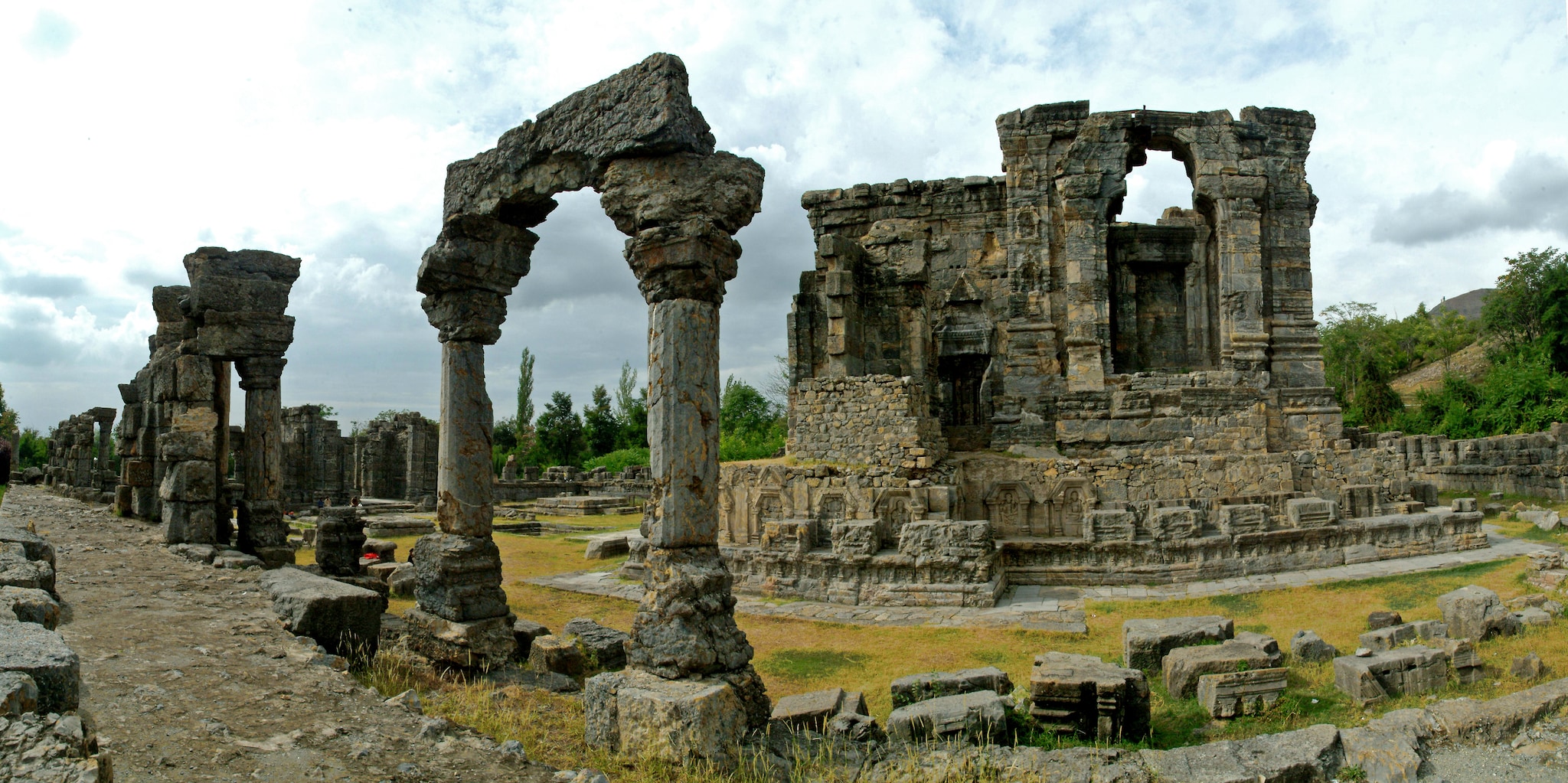 Kashmir in Pictures: Historic And Breathtaking, It Is A Backpacker's ...