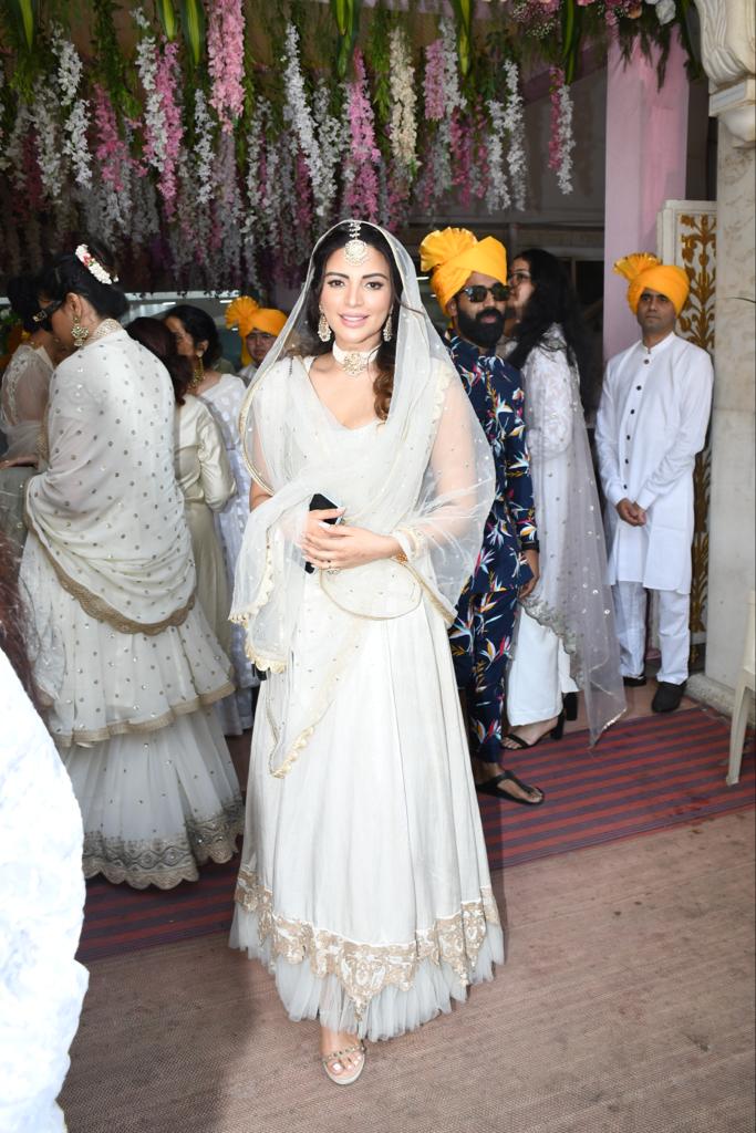 Sonnalli Seygall Ties The Knot With Ashesh Sajnani: Luv Ranjan, Shama ...