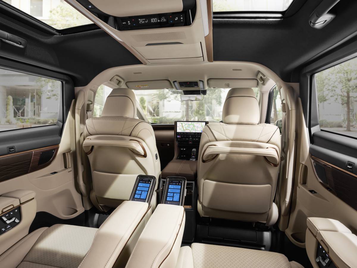 All-New Toyota Alphard in Pics: See Design, Features, Interior and More ...