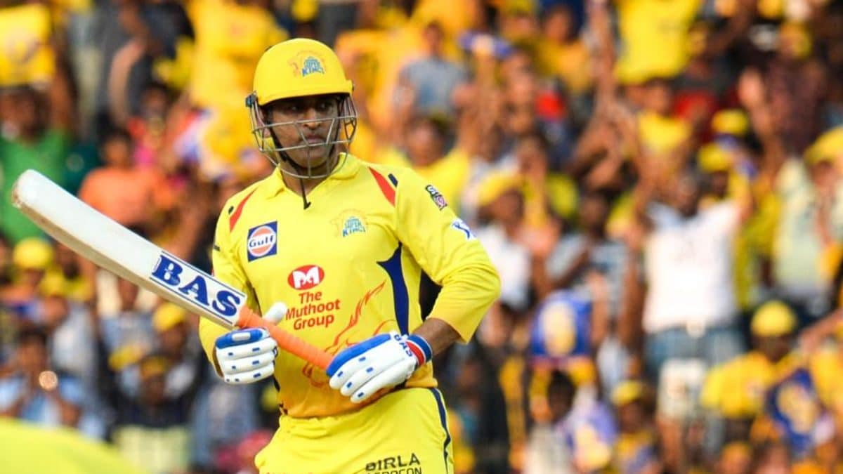 How Stadiums Erupt When Dhoni Enters the Field: Twitter Thread Shows ...