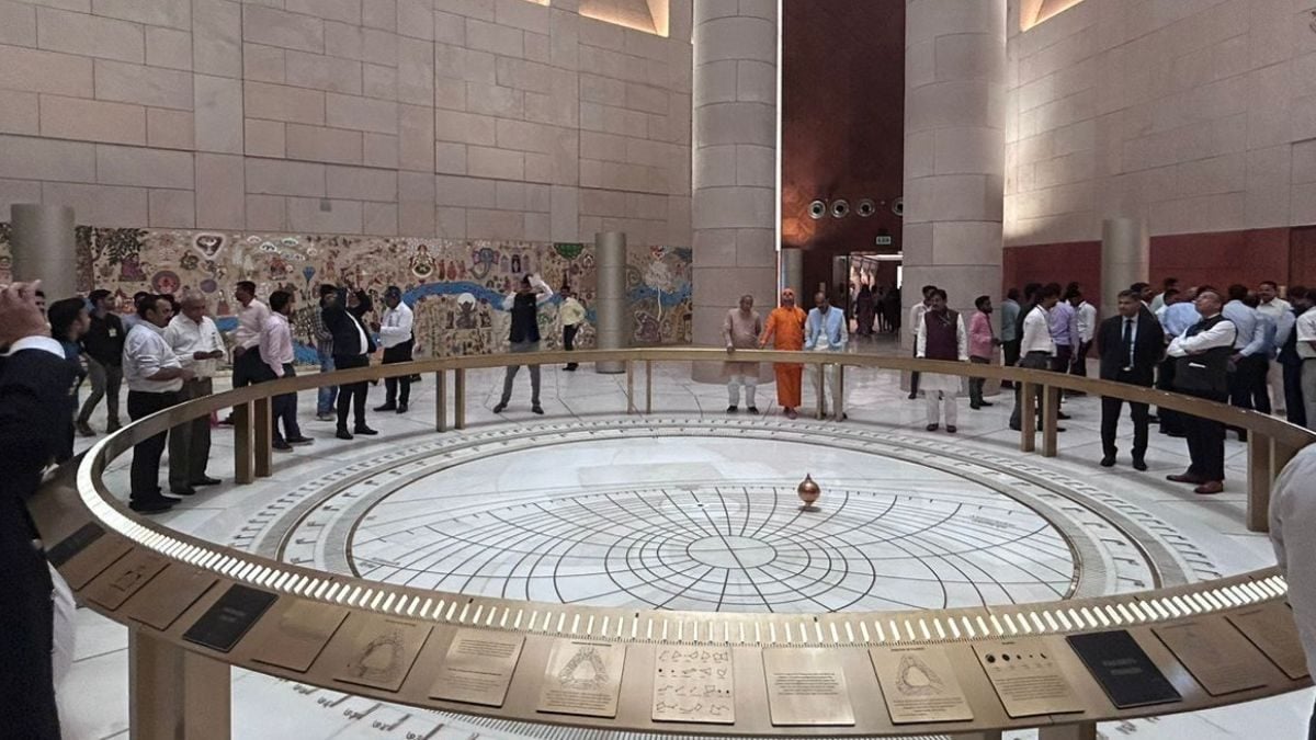 Foucault's Pendulum in New Parliament: A Unique Device Showing Earth's ...