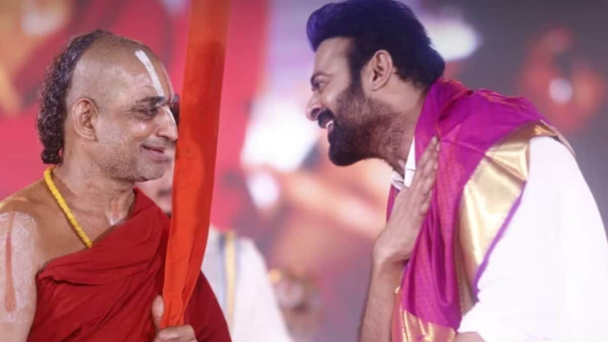 Chinna Jeeyar Swami Praises Prabhas At Adipurush Pre-Release Event In ...