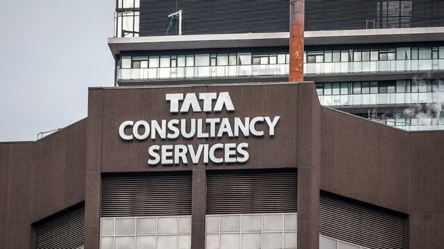 TCS Dress Code: From Formal Shirt To Saree; IT Giant Reveals Fresh ...