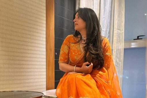 Actress Ramya Looks Gorgeous In Orange Organza Saree, See Pics - News18