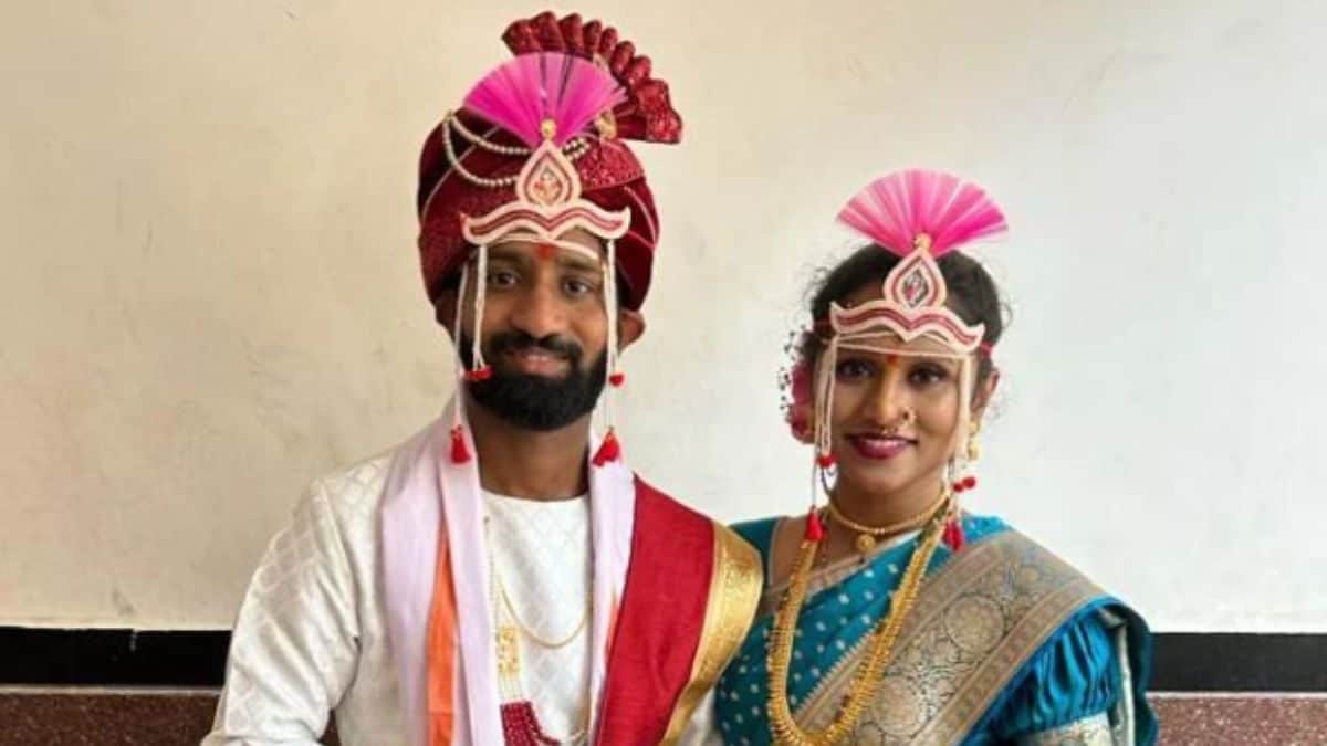 How Maharashtrachi Hasya Jatra Fame Dattu More And His Wife Swati ...