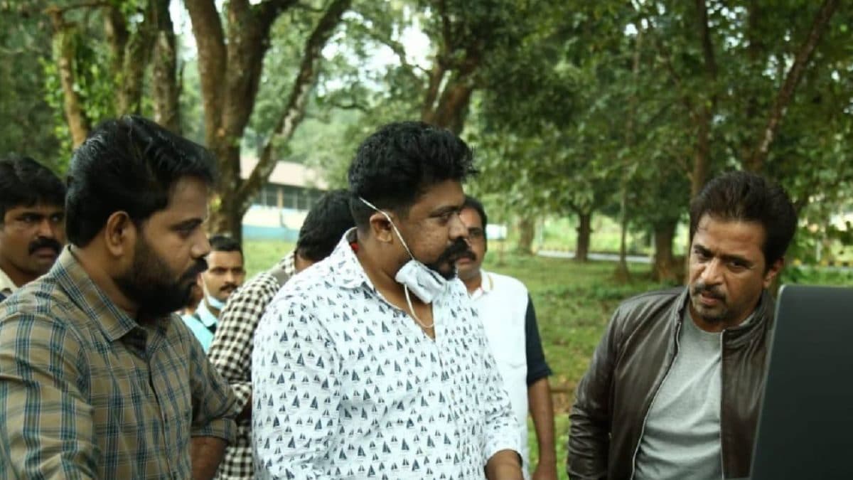 Arjun Sarja Returns To Mollywood With Kannan Thamarakkulam’s Virunnu ...