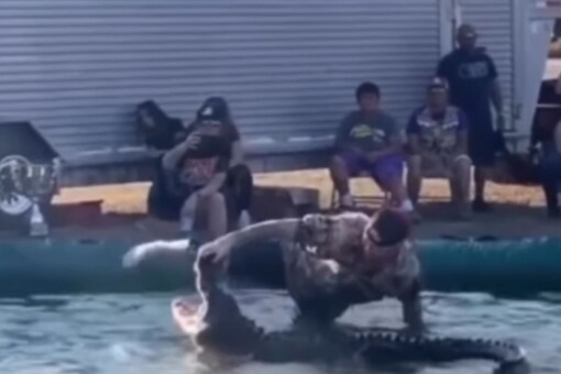 This Man Put His Foot Near Alligator's Mouth; Watch What Happened Next ...