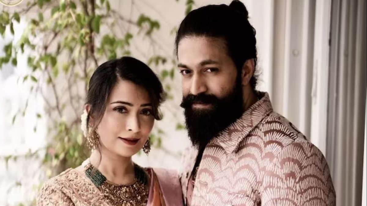 KGF Actor Yash And Wife Radhika Pandit Exude Regal Vibe In Traditional ...