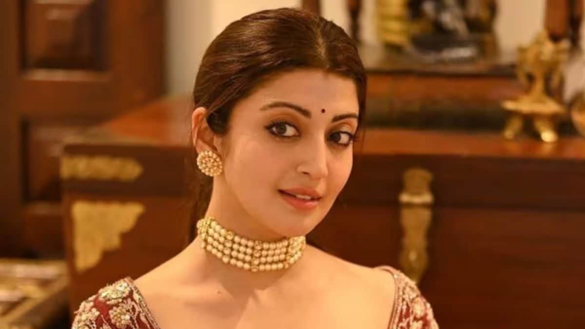 Pranitha Subhash Looks Ravishing In Maroon Embroidered Lehenga, See ...