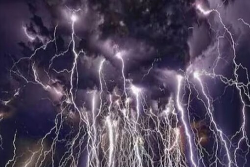 Turkish Photographer Captures Breathtaking Time Lapse Of 100 Lightning ...