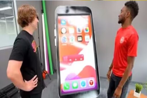 YouTuber Makes World's Largest iPhone Measuring 8 Feet And It's Fully ...