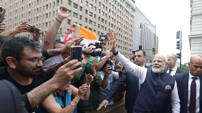 PM Modi in US: Indian Diaspora Brave Rain to Welcome Prime Minister in Washington | WATCH ...