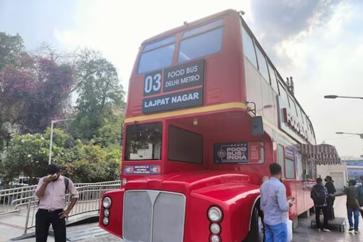 This ‘Food Bus Of India’ Has An Open Kitchen And Here's What It Serves ...
