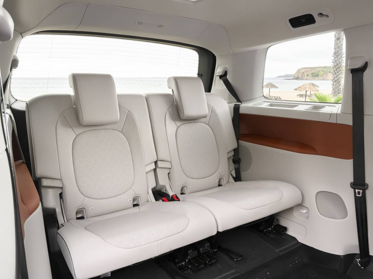 Three-Row Volkswagen ID. Buzz in Pics: See Design, Features, Interior ...