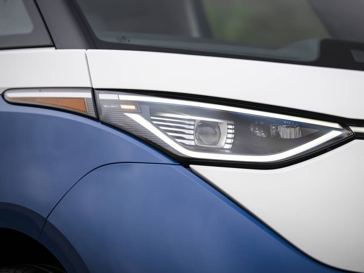 Three-Row Volkswagen ID. Buzz in Pics: See Design, Features, Interior ...