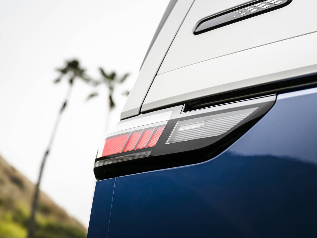 Three-Row Volkswagen ID. Buzz in Pics: See Design, Features, Interior ...