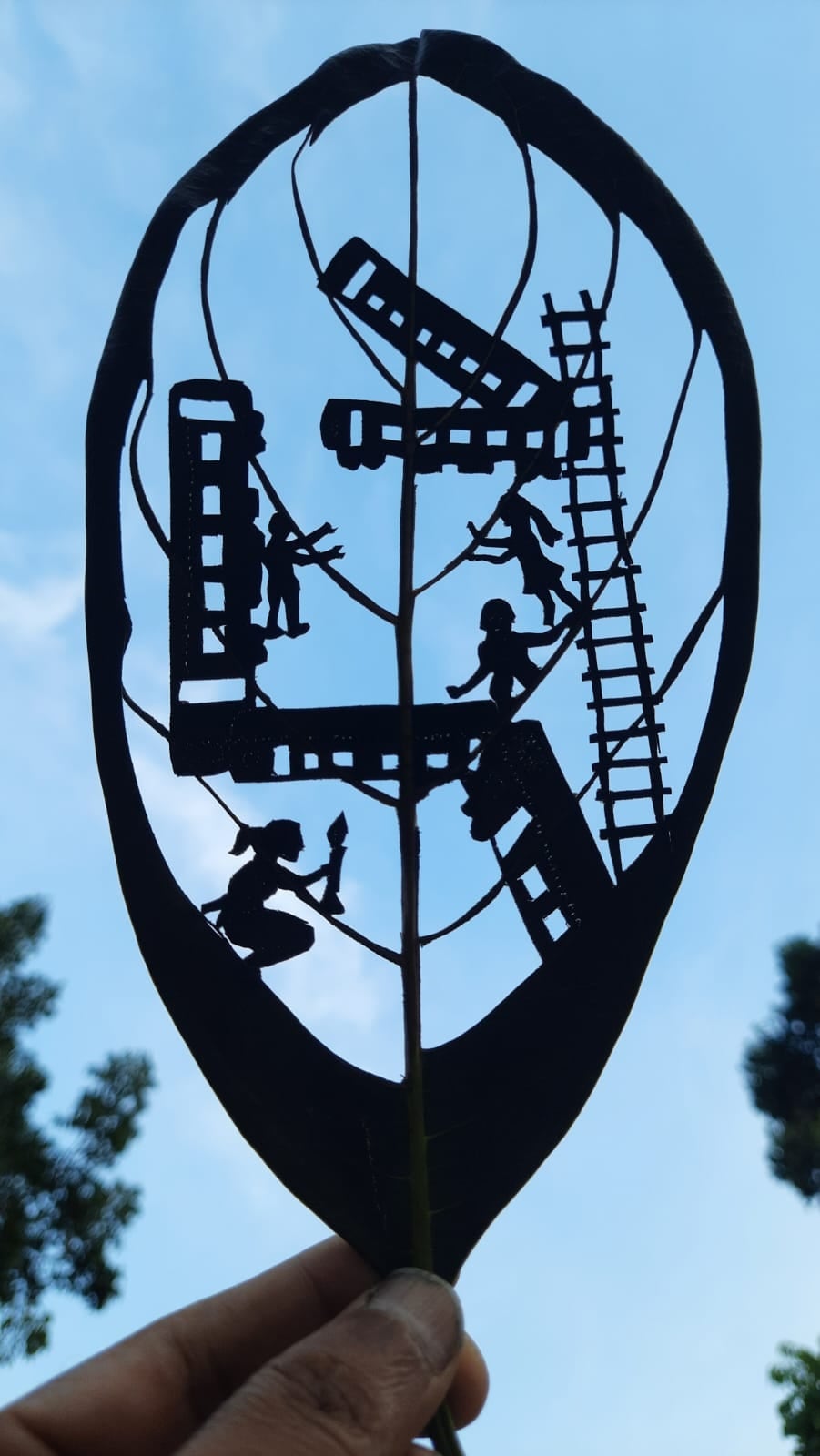 Bengal Artist Uses Leaf As Canvas To Depict Triple Train Crash In ...