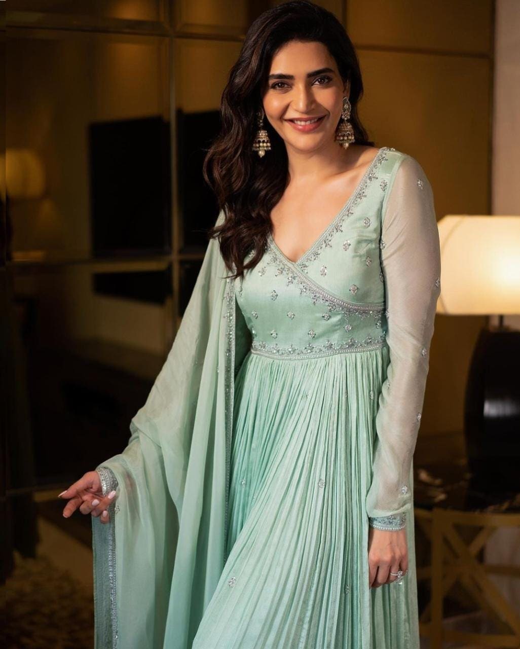 Scoop Actor Karishma Tanna Looks Undeniably Fashionable In A Powdered ...