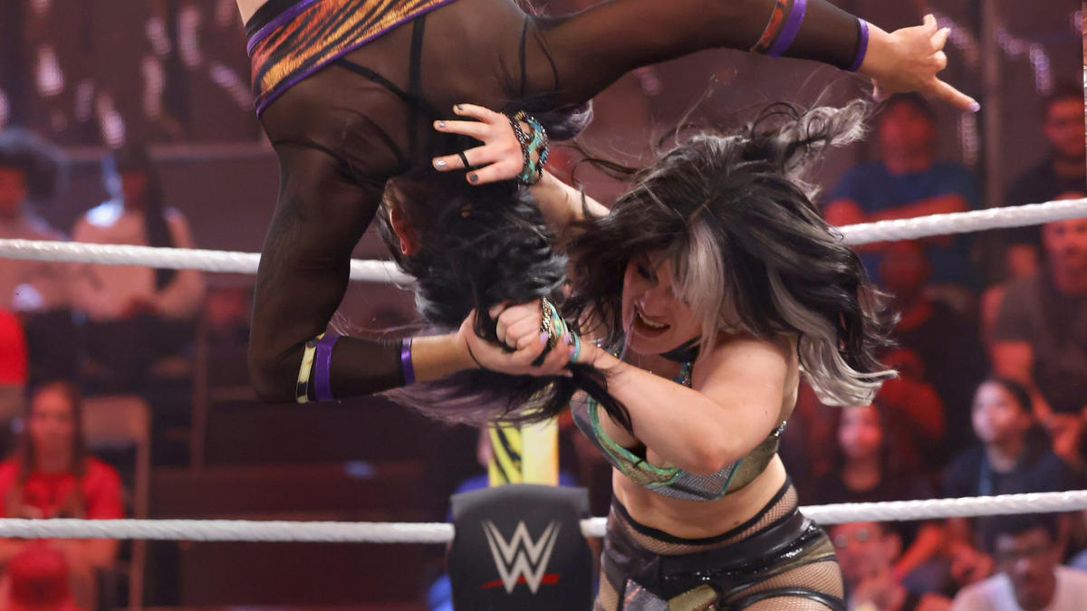 WWE NXT: Bron Breakker Challenges Seth Rollins for World Heavyweight ...