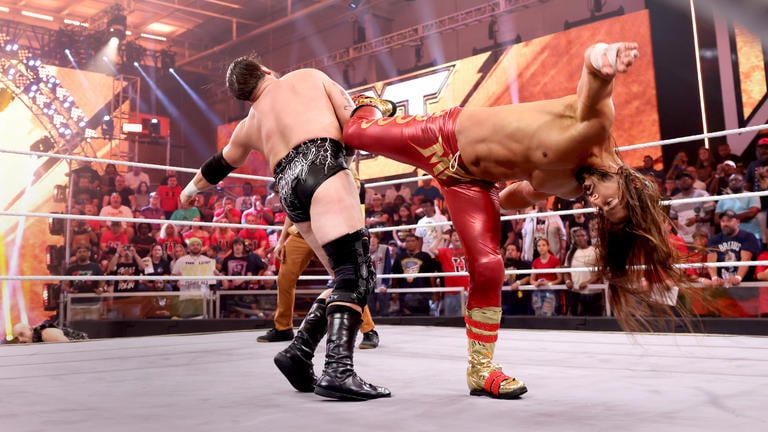 WWE NXT: Bron Breakker Challenges Seth Rollins for World Heavyweight ...