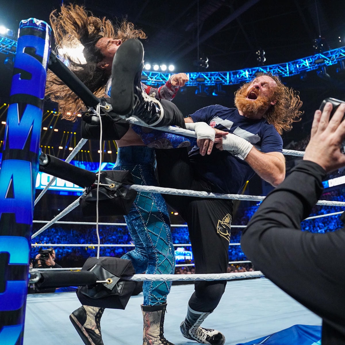 WWE Smackdown in Photos: Friday Night Ends With Braw Between The Usos ...