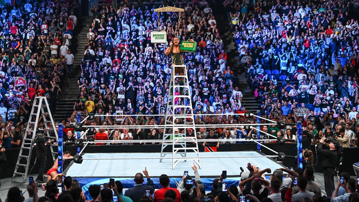 WWE Smackdown in Photos: Friday Night Ends With Braw Between The Usos ...