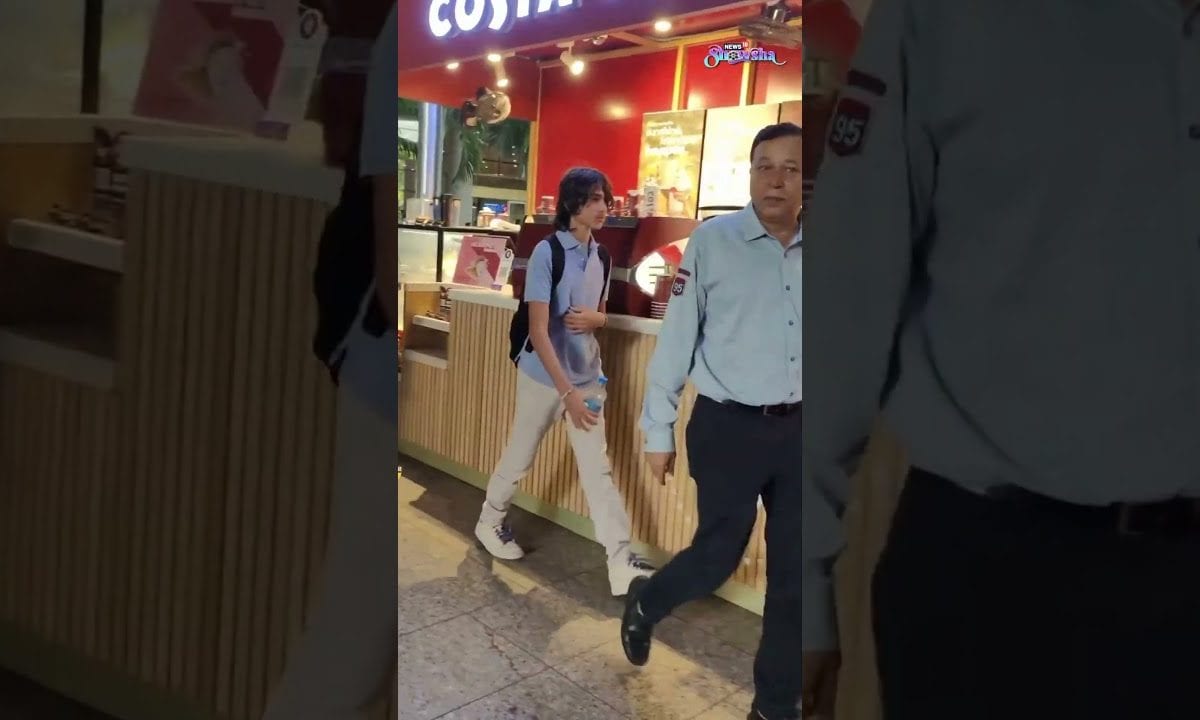 Karisma Kapoor Spotted With Son Kiaan At The Airport | #shorts #viral - News18