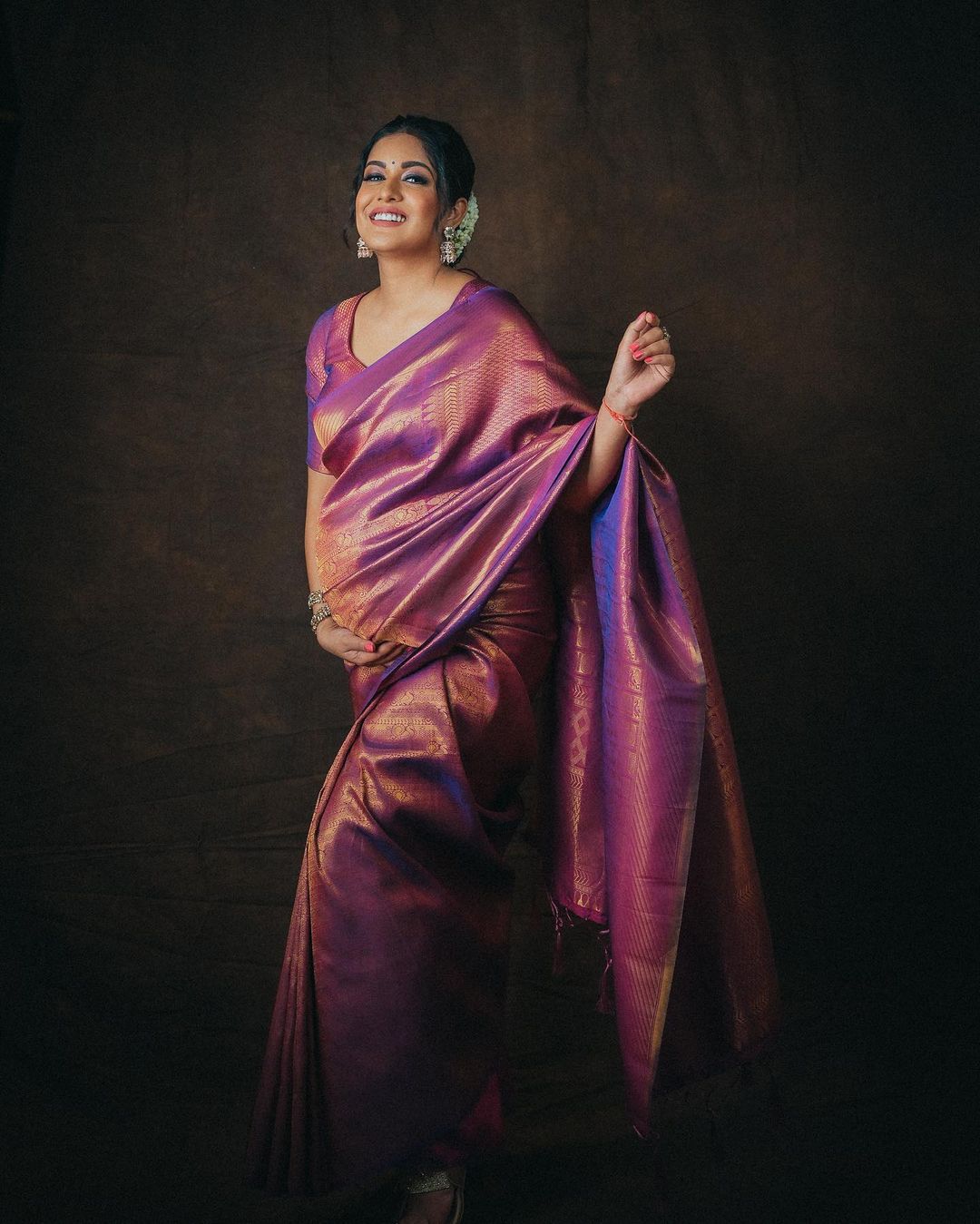 Here's A Sneak Peek Into Drishyam Actor Ishita Dutta's Maternity Shoot ...