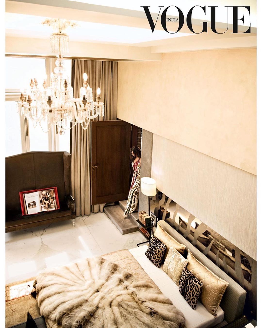 Step Inside Mannat: A Glimpse into Shah Rukh Khan's Iconic Abode - News18