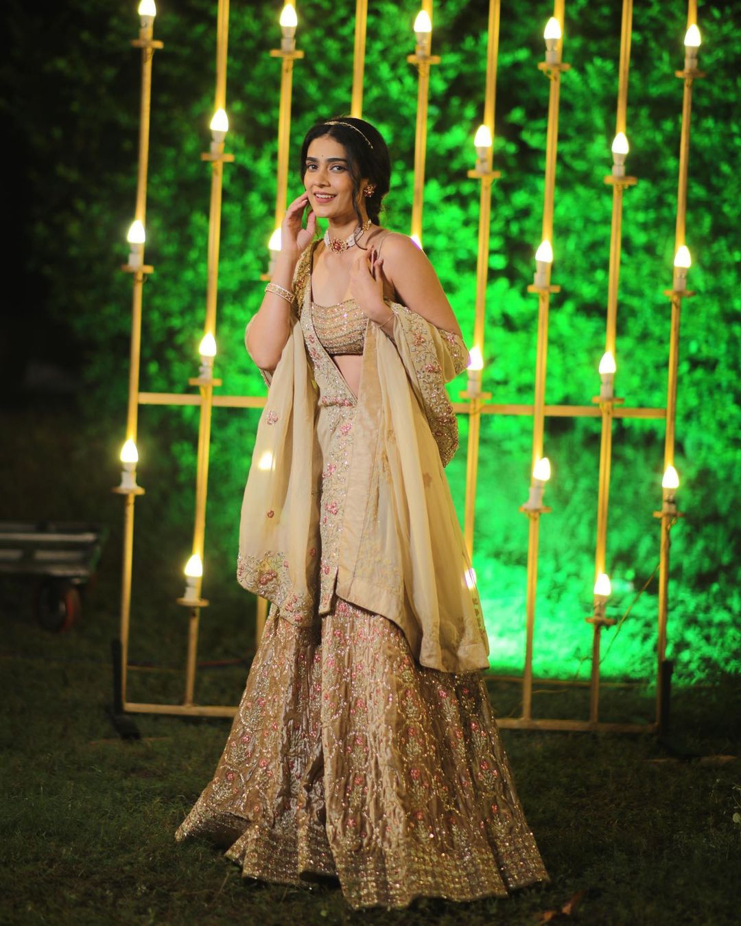 Aakanksha Singh Birthday: From Ethnic to Casual, 6 Glamorous Looks of ...