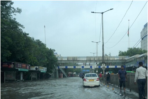Noida Floods: Stranded to Die, 500 Workers Rescued from Illegal ...