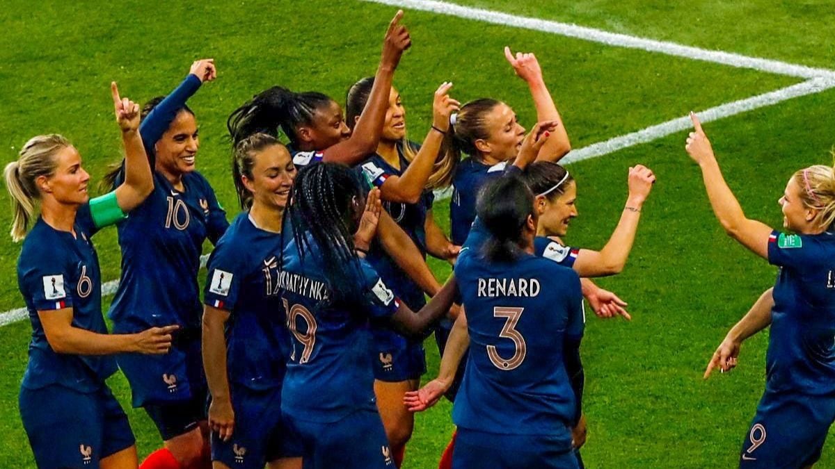 'Give That Wo-Man a Medal': Creative Ad Captures Fans Attention Ahead ...