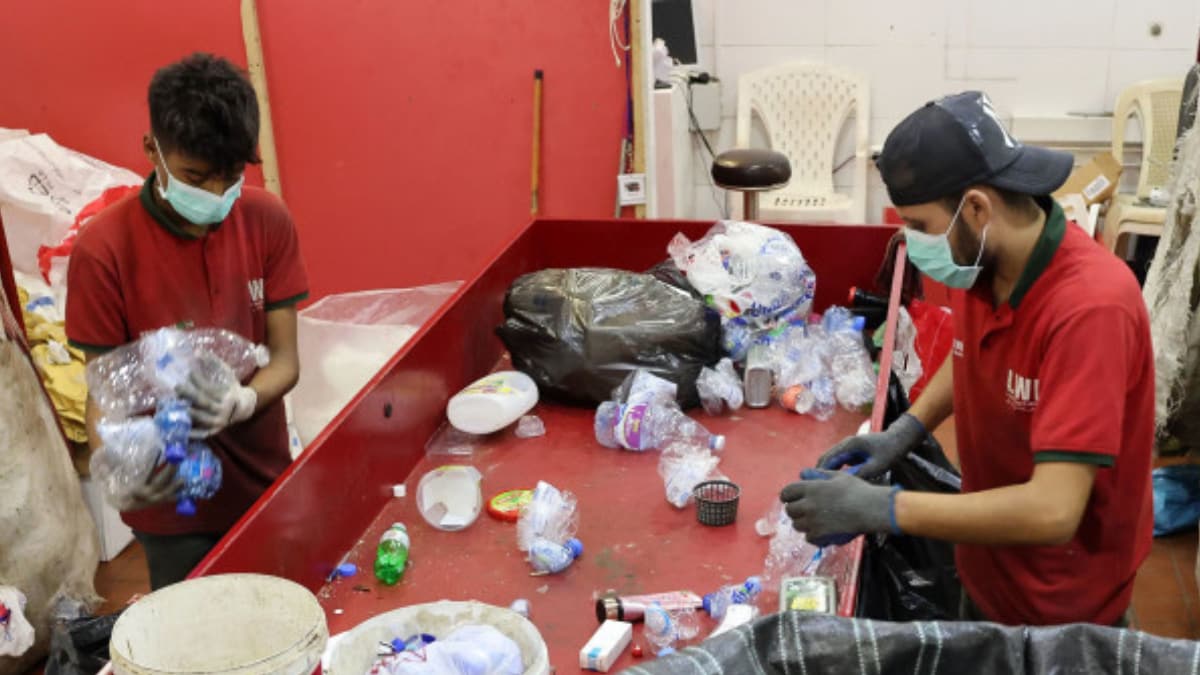'Drive-throw' Recycling Aims to Ease Lebanon Garbage Crisis | Viral ...