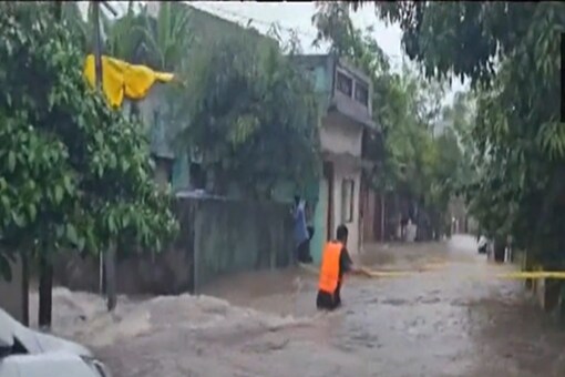 Maharashtra Rains: 45 People Stranded Due to Floods in Yavatmal; IAF, SDRF Begin Rescue Ops ...