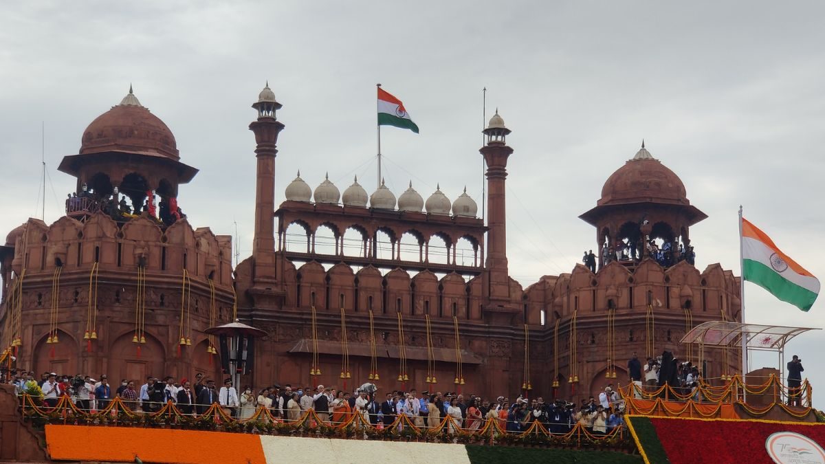 'Shramyogis' Building Central Vista & Amrit Sarovar, Sarpanches ...