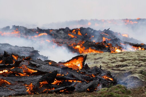 Watch Volcano Erupts 20 Miles From Icelands Biggest Airport Govt