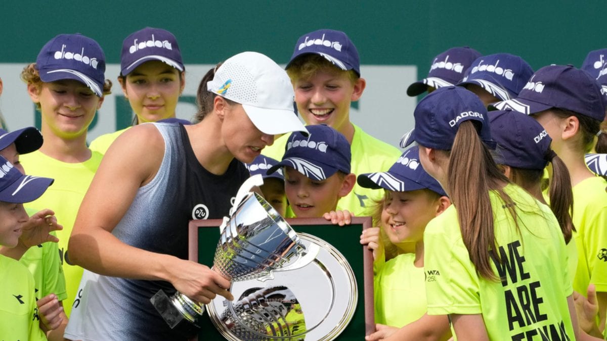 World No. 1 Iga Swiatek Beats Laura Siegemund to Win Poland Open ...