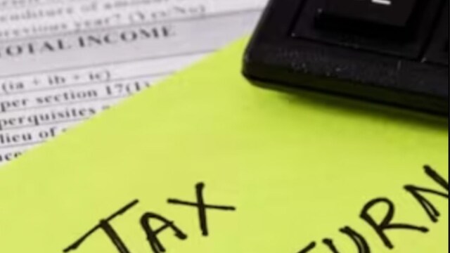 ITR Memes Flood Twitter as Indians Scramble to File Income Tax on D-Day ...